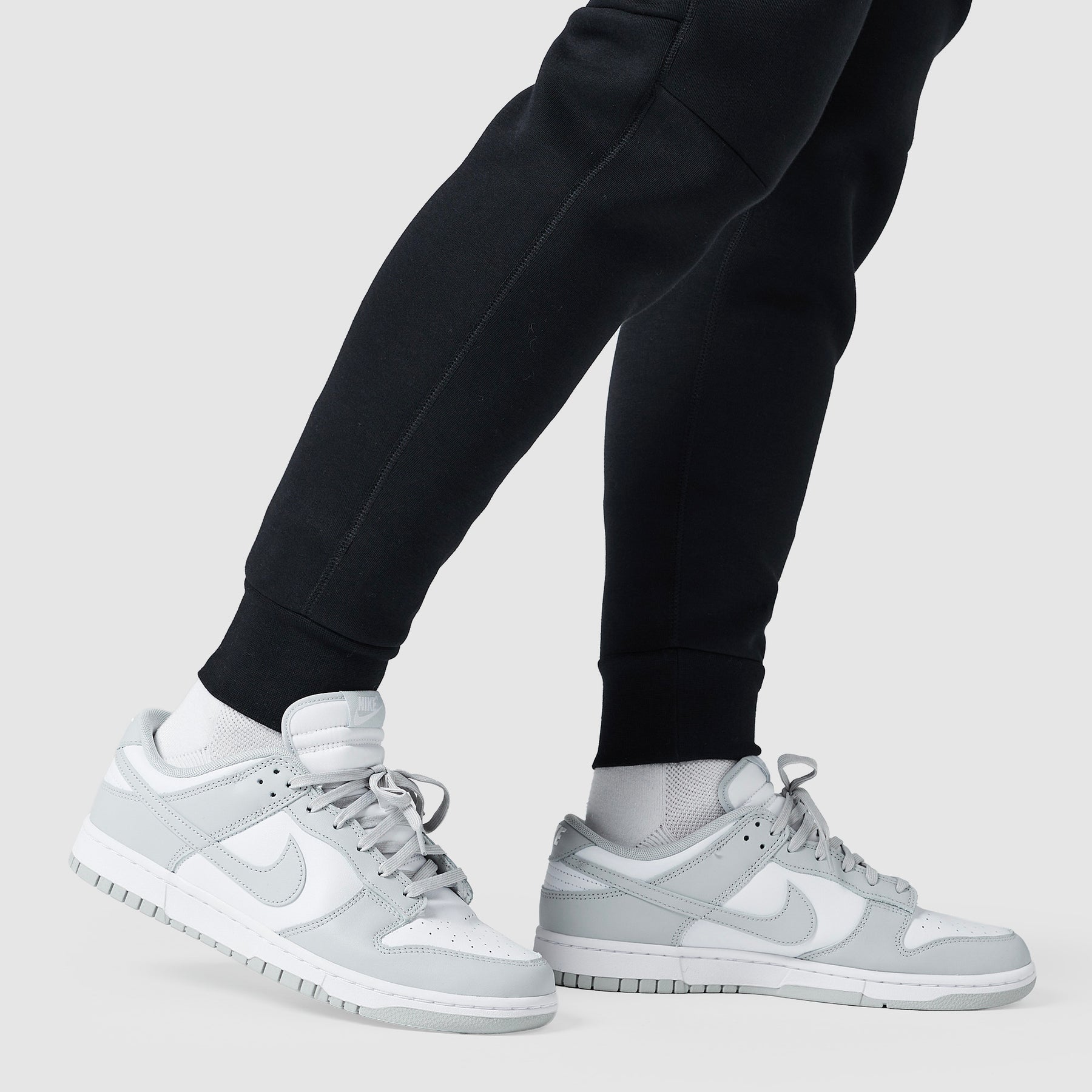 Nike Chelsea 25/26 Tech Fleece Third Joggers - Black/Field Silver ...